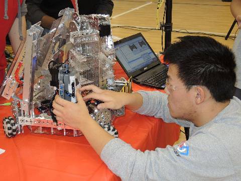 DarBots Compete in Regional Tournament